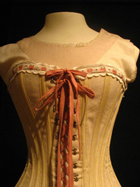 Tres siglos de historia del traje al alcance de una sola exposición ...