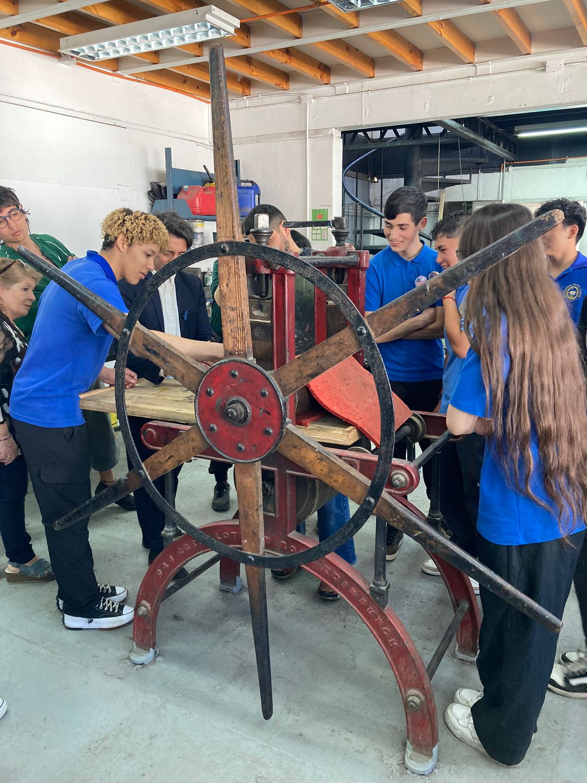 Estudiantes de enseñanza media visitaron DAV para conocer la carrera de ...