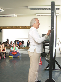 Profesor Alan Stark dicta taller sobre danzas renacentistas y barrocas ...